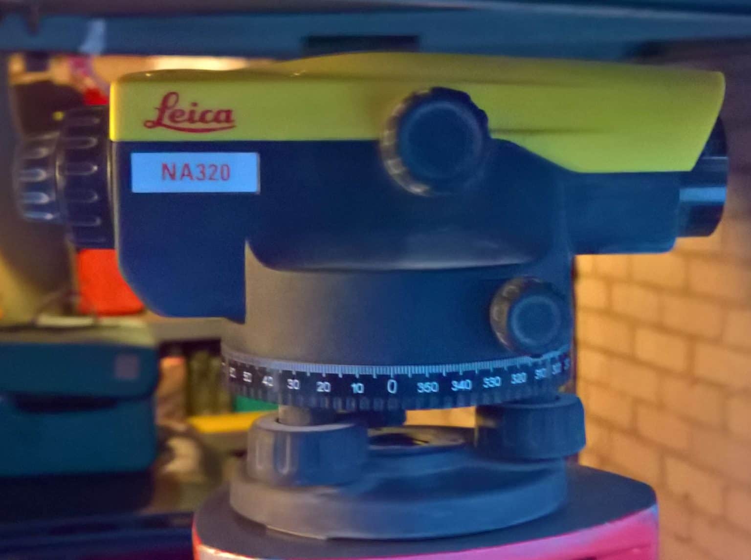 Leica NA320 Automatic Dumpy Level Review - LSSLTD.NET